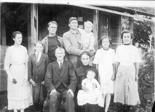 PHOTOGRAPHS BROUGHT TO THE 2001 TOLLEY REUNION+